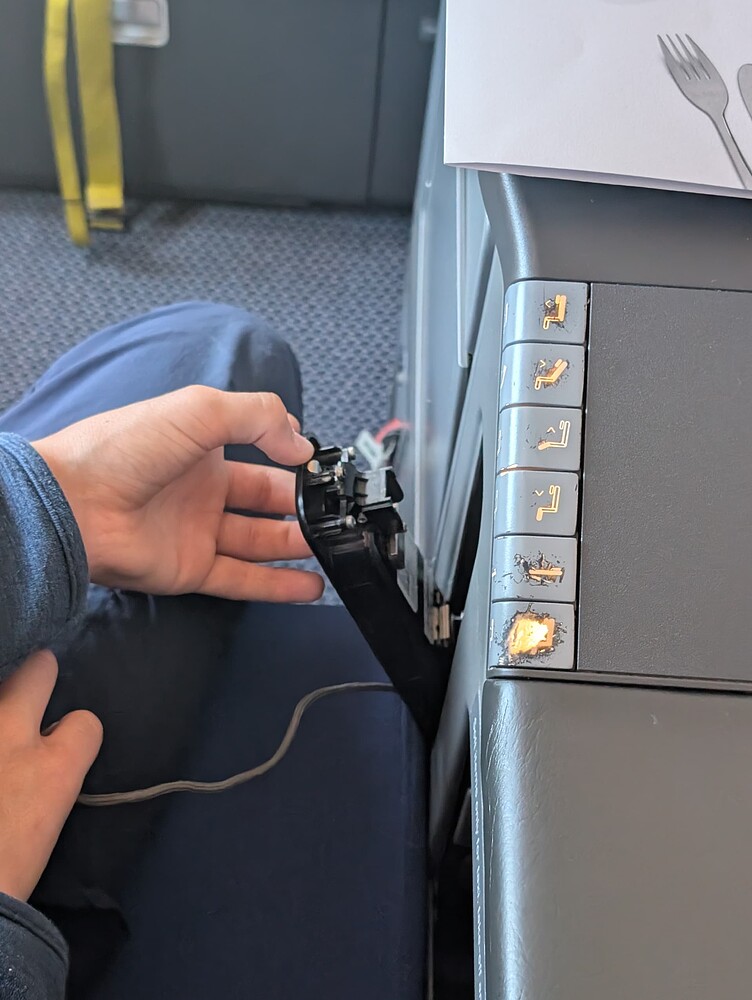 Kurzbericht: Edelweiss Air - defekte Fernbedienung Unterhaltungssystem ...